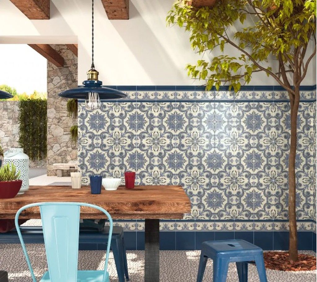 Decore o seu pátio com o charme do azulejo andaluz Aranda. — Azulejossola